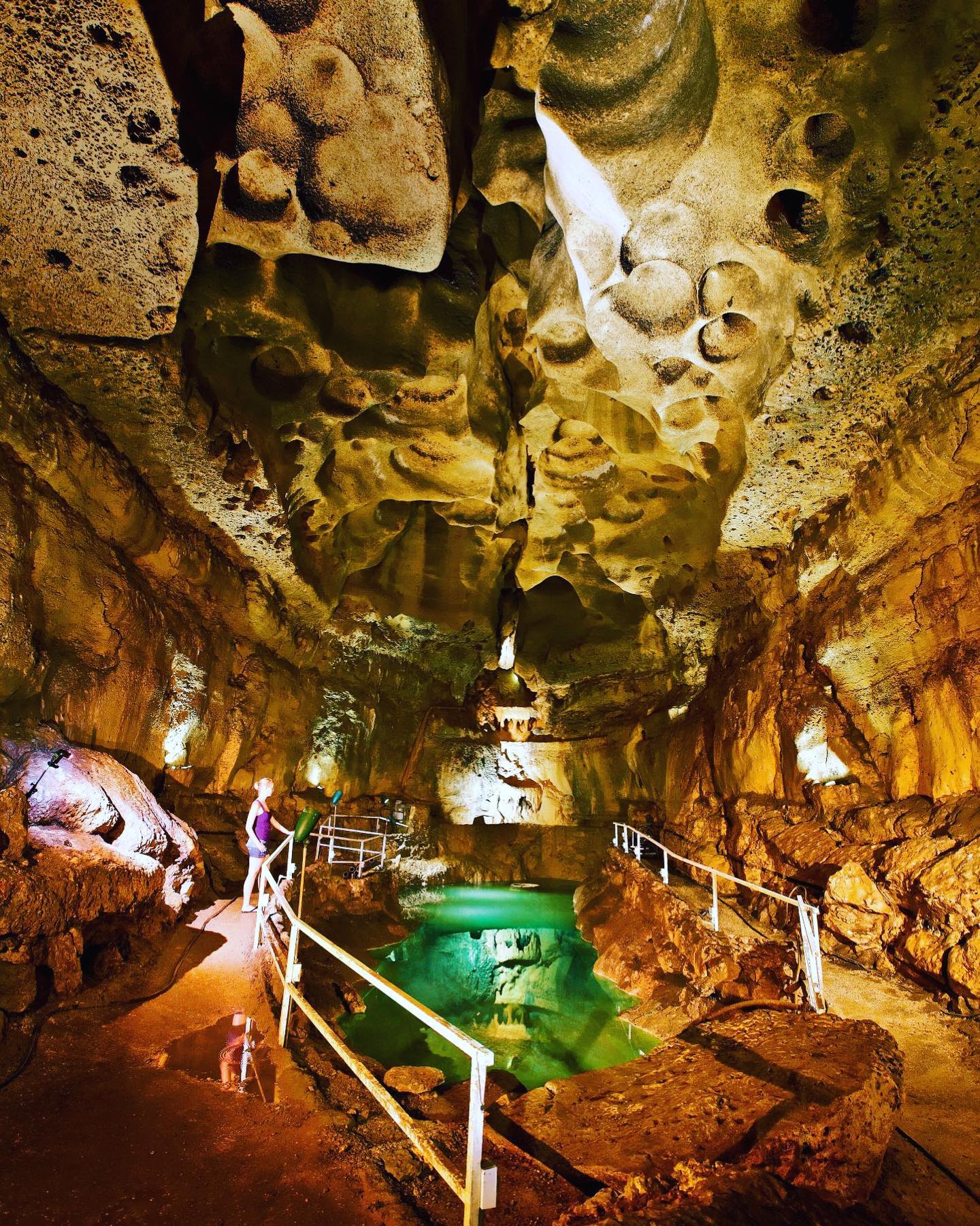 Tours - Cascade Caverns